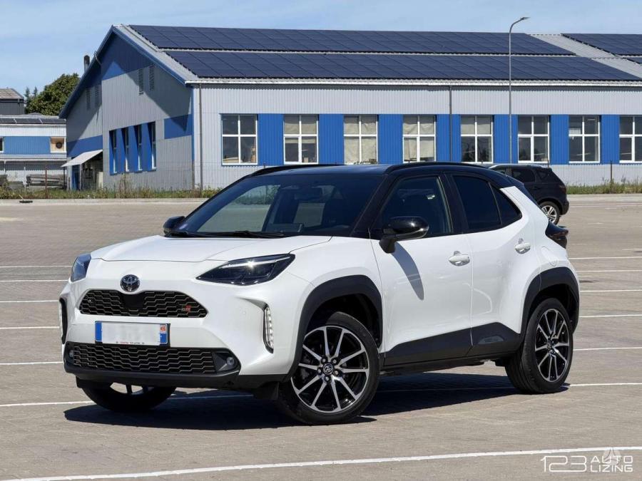 Белый Тойота Yaris Cross 2025 в Таураге, объемом двигателя 1.50 л и пробегом 15 тыс. км за 25900 €, фото 1 на AUTOMOTO.COM.LV