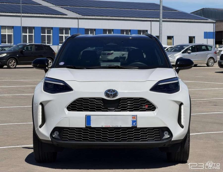 Белый Тойота Yaris Cross 2025 в Таураге, объемом двигателя 1.50 л и пробегом 15 тыс. км за 25900 €, фото 5 на AUTOMOTO.COM.LV