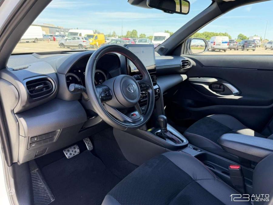 Белый Тойота Yaris Cross 2025 в Таураге, объемом двигателя 1.50 л и пробегом 15 тыс. км за 25900 €, фото 13 на AUTOMOTO.COM.LV