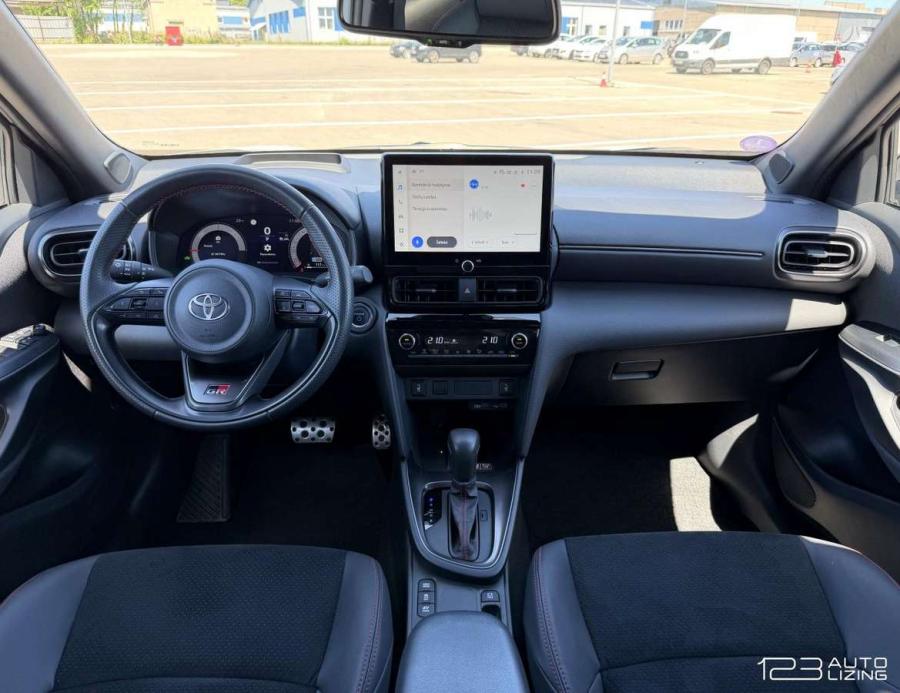 Белый Тойота Yaris Cross 2025 в Таураге, объемом двигателя 1.50 л и пробегом 15 тыс. км за 25900 €, фото 16 на AUTOMOTO.COM.LV