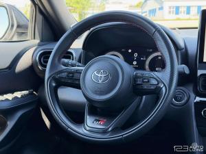 Белый Тойота Yaris Cross 2025 в Таураге, объемом двигателя 1.50 л и пробегом 15 тыс. км за 25900 €, фото 18 на AUTOMOTO.COM.LV