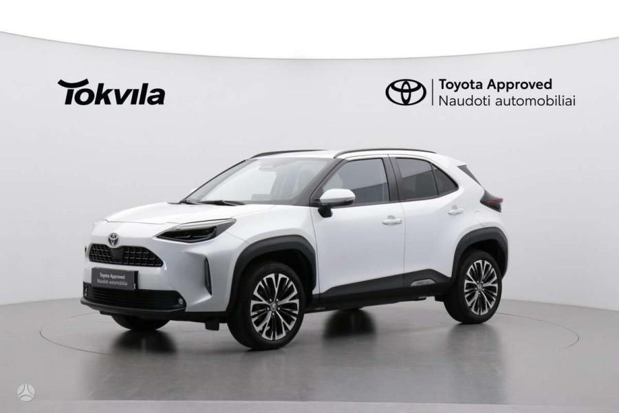 White Toyota Yaris Cross 2025 in Vilnius, with an engine capacity of 1.49 L and mileage of 22 thousand km for 28900 €, photo 1 on AUTOMOTO.COM.LV