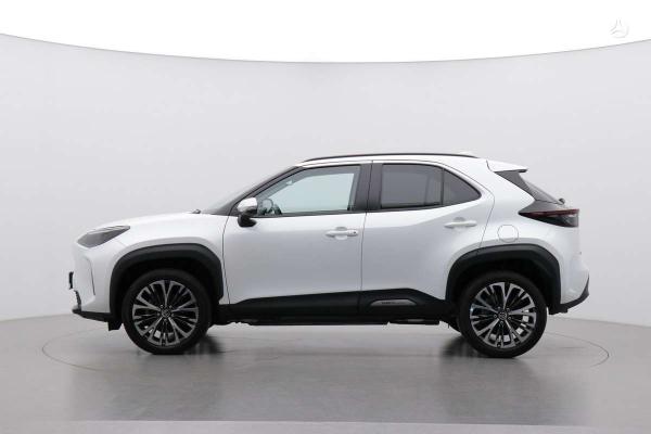 White Toyota Yaris Cross 2025 in Vilnius, with an engine capacity of 1.49 L and mileage of 22 thousand km for 28900 €, photo 4 on AUTOMOTO.COM.LV