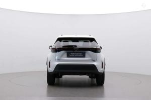 White Toyota Yaris Cross 2025 in Vilnius, with an engine capacity of 1.49 L and mileage of 22 thousand km for 28900 €, photo 6 on AUTOMOTO.COM.LV