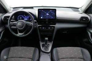 White Toyota Yaris Cross 2025 in Vilnius, with an engine capacity of 1.49 L and mileage of 22 thousand km for 28900 €, photo 8 on AUTOMOTO.COM.LV
