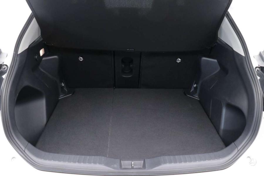 White Toyota Yaris Cross 2025 in Vilnius, with an engine capacity of 1.49 L and mileage of 22 thousand km for 28900 €, photo 12 on AUTOMOTO.COM.LV