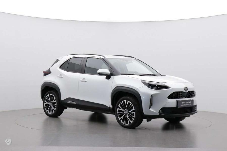 White Toyota Yaris Cross 2025 in Vilnius, with an engine capacity of 1.49 L and mileage of 22 thousand km for 28900 €, photo 20 on AUTOMOTO.COM.LV