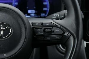 White Toyota Yaris Cross 2025 in Vilnius, with an engine capacity of 1.49 L and mileage of 22 thousand km for 28900 €, photo 33 on AUTOMOTO.COM.LV