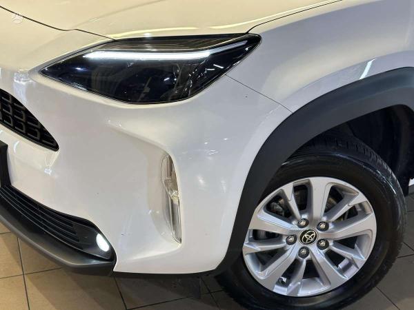 Balts Toyota Yaris Cross 2025 Viļņa, ar dzinēja tilpumu 1.50 L un nobraukumu 57 tūkst. km par 21950 €, foto 3 vietnē AUTOMOTO.COM.LV