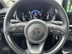 White Toyota Yaris Cross 2025 in Vilnius, with an engine capacity of 1.50 L and mileage of 57 thousand km for 21950 €, photo 10 on AUTOMOTO.COM.LV