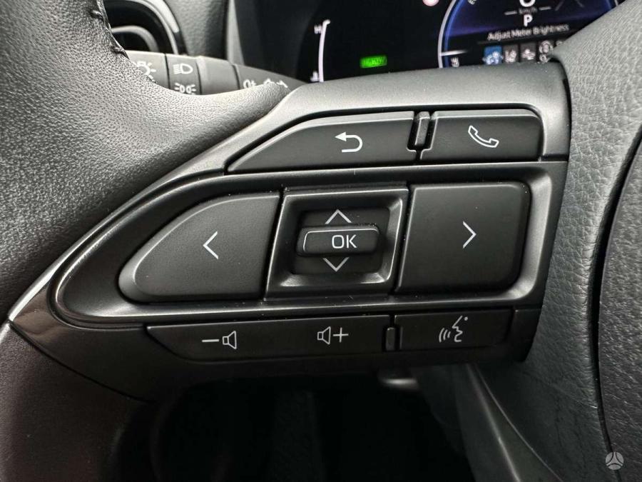 White Toyota Yaris Cross 2025 in Vilnius, with an engine capacity of 1.50 L and mileage of 57 thousand km for 21950 €, photo 14 on AUTOMOTO.COM.LV