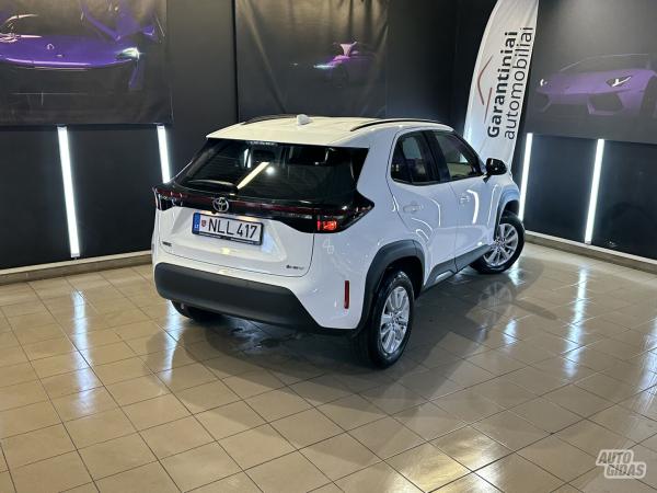 Белый Тойота Yaris Cross 2025 в Авиженяй, объемом двигателя 1.50 л и пробегом 57 тыс. км за 21950 €, фото 2 на AUTOMOTO.COM.LV