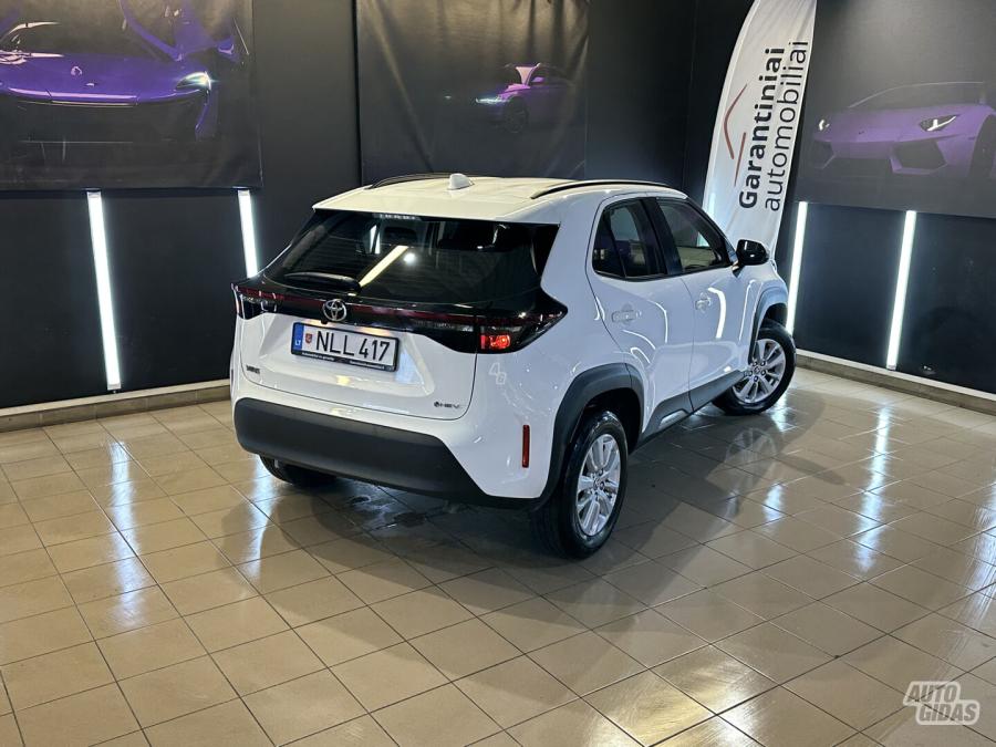 Balts Toyota Yaris Cross 2025 Avižieniai, ar dzinēja tilpumu 1.50 L un nobraukumu 57 tūkst. km par 21950 €, foto 3 vietnē AUTOMOTO.COM.LV