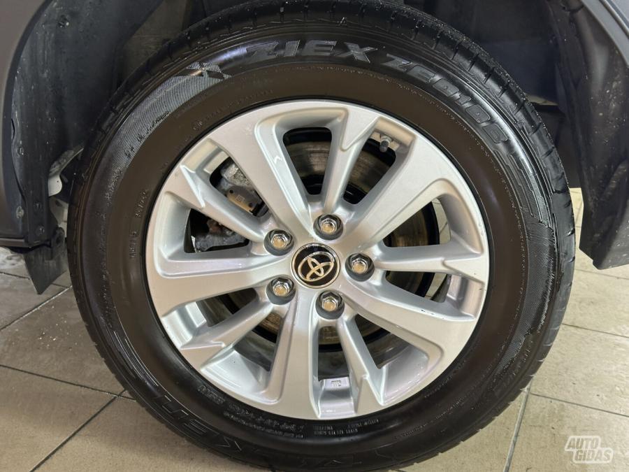 Balts Toyota Yaris Cross 2025 Avižieniai, ar dzinēja tilpumu 1.50 L un nobraukumu 57 tūkst. km par 21950 €, foto 6 vietnē AUTOMOTO.COM.LV