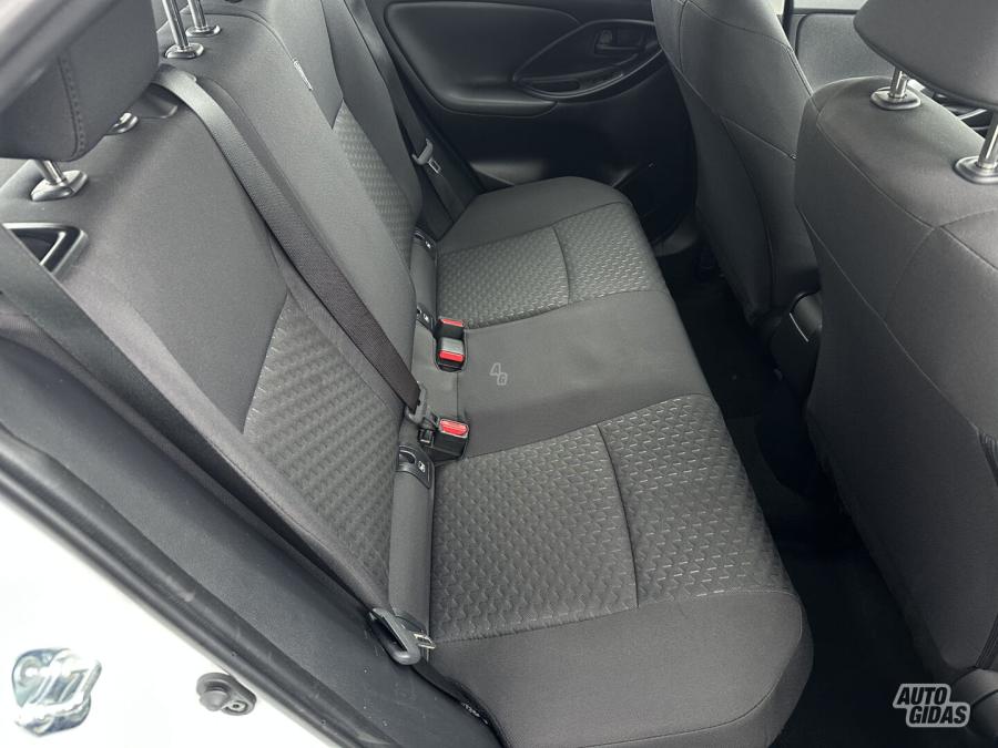 Balts Toyota Yaris Cross 2025 Avižieniai, ar dzinēja tilpumu 1.50 L un nobraukumu 57 tūkst. km par 21950 €, foto 9 vietnē AUTOMOTO.COM.LV