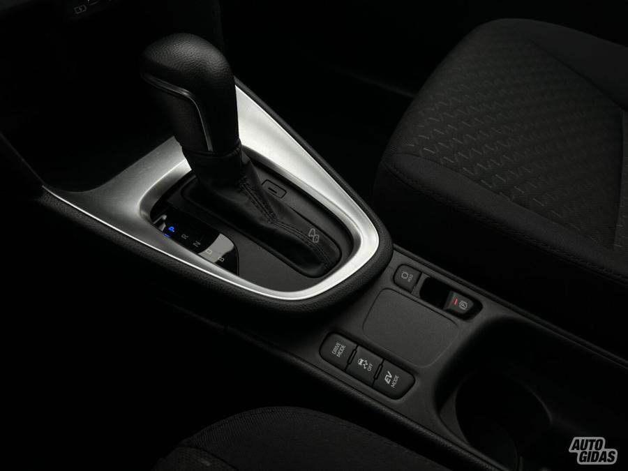 Balts Toyota Yaris Cross 2025 Avižieniai, ar dzinēja tilpumu 1.50 L un nobraukumu 57 tūkst. km par 21950 €, foto 26 vietnē AUTOMOTO.COM.LV