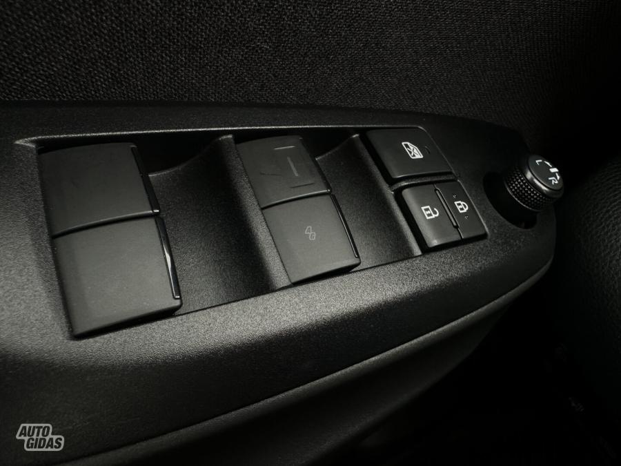 Balts Toyota Yaris Cross 2025 Avižieniai, ar dzinēja tilpumu 1.50 L un nobraukumu 57 tūkst. km par 21950 €, foto 28 vietnē AUTOMOTO.COM.LV
