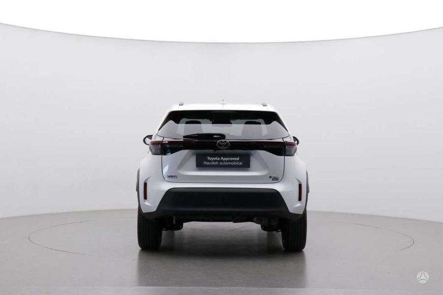 Белый Тойота Yaris Cross 2025 в Вильнюс, объемом двигателя 1.49 л и пробегом 22 тыс. км за 28900 €, фото 6 на AUTOMOTO.COM.LV