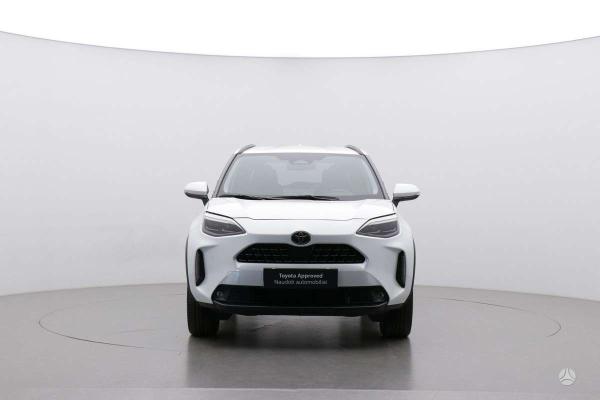 Белый Тойота Yaris Cross 2025 в Вильнюс, объемом двигателя 1.49 л и пробегом 22 тыс. км за 28900 €, фото 7 на AUTOMOTO.COM.LV