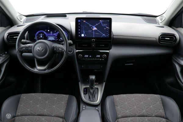 Белый Тойота Yaris Cross 2025 в Вильнюс, объемом двигателя 1.49 л и пробегом 22 тыс. км за 28900 €, фото 8 на AUTOMOTO.COM.LV
