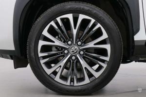 Белый Тойота Yaris Cross 2025 в Вильнюс, объемом двигателя 1.49 л и пробегом 22 тыс. км за 28900 €, фото 17 на AUTOMOTO.COM.LV