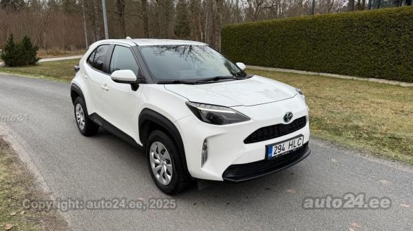 Balts Toyota Yaris Cross 2022 Tallina, ar dzinēja tilpumu 1.50 L un nobraukumu 126 tūkst. km par 15900 €, foto 1 vietnē AUTOMOTO.COM.LV