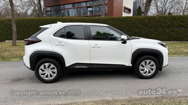 Balts Toyota Yaris Cross 2022 Tallina, ar dzinēja tilpumu 1.50 L un nobraukumu 126 tūkst. km par 15900 €, foto 3 vietnē AUTOMOTO.COM.LV