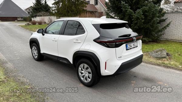 Balts Toyota Yaris Cross 2022 Tallina, ar dzinēja tilpumu 1.50 L un nobraukumu 126 tūkst. km par 15900 €, foto 5 vietnē AUTOMOTO.COM.LV