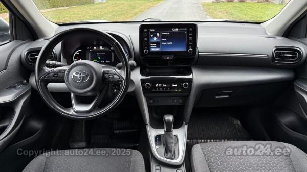 Balts Toyota Yaris Cross 2022 Tallina, ar dzinēja tilpumu 1.50 L un nobraukumu 126 tūkst. km par 15900 €, foto 8 vietnē AUTOMOTO.COM.LV
