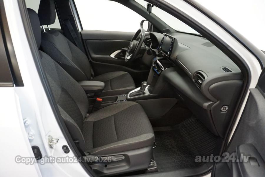 Белый Тойота Yaris Cross 2022 в Тарту, объемом двигателя 1.50 л и пробегом 83 тыс. км за 20990 €, фото 7 на AUTOMOTO.COM.LV