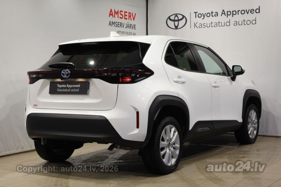 Белый Тойота Yaris Cross 2022 в Таллин, объемом двигателя 1.50 л и пробегом 96 тыс. км за 19990 €, фото 3 на AUTOMOTO.COM.LV