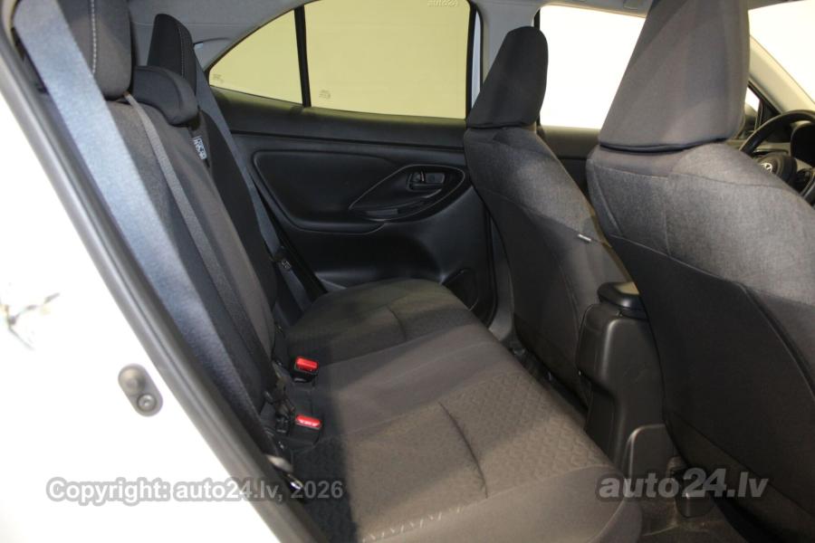 Белый Тойота Yaris Cross 2022 в Таллин, объемом двигателя 1.50 л и пробегом 96 тыс. км за 19990 €, фото 8 на AUTOMOTO.COM.LV