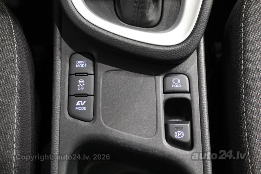 Белый Тойота Yaris Cross 2022 в Таллин, объемом двигателя 1.50 л и пробегом 96 тыс. км за 19990 €, фото 14 на AUTOMOTO.COM.LV