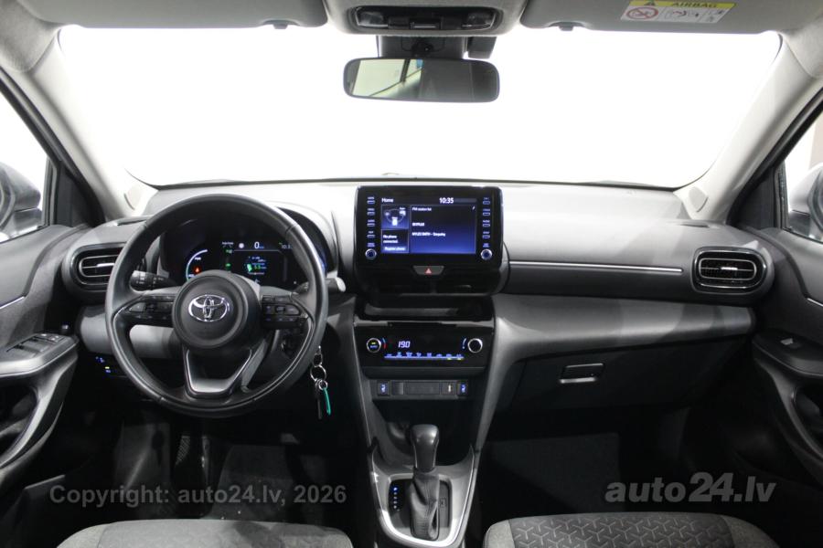 Белый Тойота Yaris Cross 2022 в Таллин, объемом двигателя 1.50 л и пробегом 96 тыс. км за 19990 €, фото 18 на AUTOMOTO.COM.LV