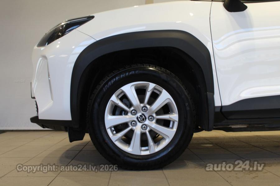 Белый Тойота Yaris Cross 2022 в Таллин, объемом двигателя 1.50 л и пробегом 96 тыс. км за 19990 €, фото 19 на AUTOMOTO.COM.LV
