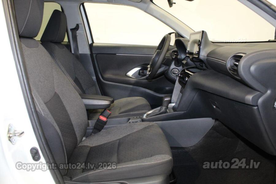 Balts Toyota Yaris Cross 2023 Tallina, ar dzinēja tilpumu 1.50 L un nobraukumu 144 tūkst. km par 18990 €, foto 6 vietnē AUTOMOTO.COM.LV