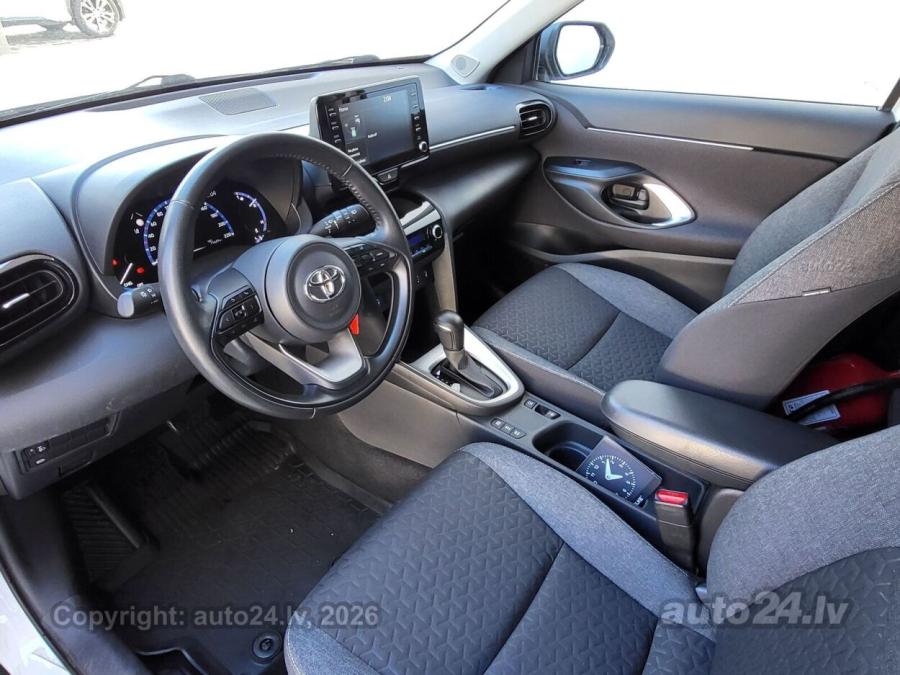 Balts Toyota Yaris Cross 2023 Tallina, ar dzinēja tilpumu 1.49 L un nobraukumu 72 tūkst. km par 19995 €, foto 10 vietnē AUTOMOTO.COM.LV
