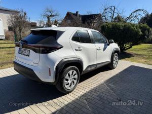 Balts Toyota Yaris Cross 2023 Tallina, ar dzinēja tilpumu 1.50 L un nobraukumu 56 tūkst. km par 18490 €, foto 3 vietnē AUTOMOTO.COM.LV