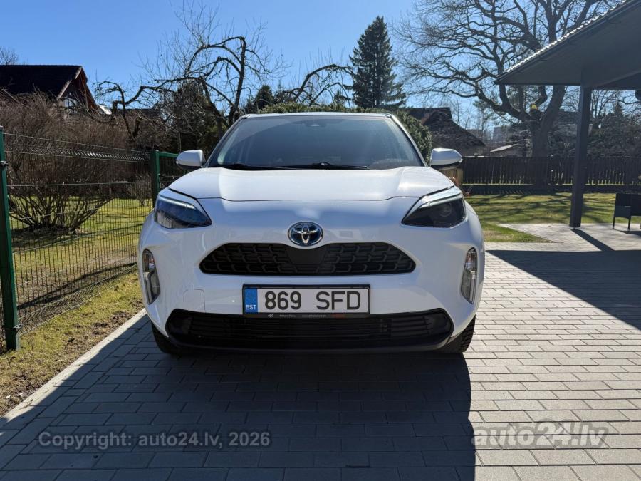 Balts Toyota Yaris Cross 2023 Tallina, ar dzinēja tilpumu 1.50 L un nobraukumu 56 tūkst. km par 18490 €, foto 4 vietnē AUTOMOTO.COM.LV