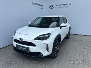 Balts Toyota Yaris Cross 2023 Tallina, ar dzinēja tilpumu 1.49 L un nobraukumu 13 tūkst. km par 24995 €, foto  vietnē AUTOMOTO.COM.LV
