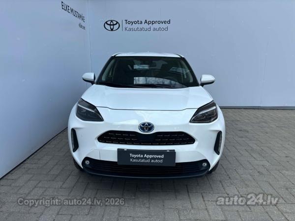 White Toyota Yaris Cross 2023 in Tallinn, with an engine capacity of 1.49 L and mileage of 13 thousand km for 24995 €, photo 5 on AUTOMOTO.COM.LV