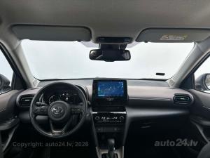 Balts Toyota Yaris Cross 2023 Tallina, ar dzinēja tilpumu 1.49 L un nobraukumu 13 tūkst. km par 24995 €, foto 9 vietnē AUTOMOTO.COM.LV