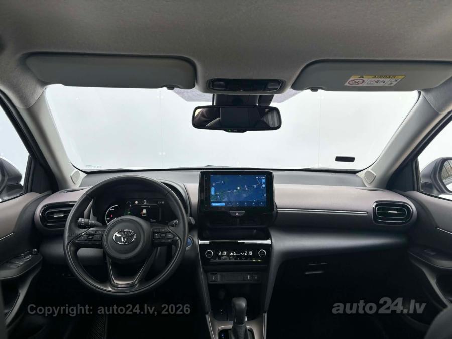 Balts Toyota Yaris Cross 2023 Tallina, ar dzinēja tilpumu 1.49 L un nobraukumu 13 tūkst. km par 24995 €, foto 9 vietnē AUTOMOTO.COM.LV
