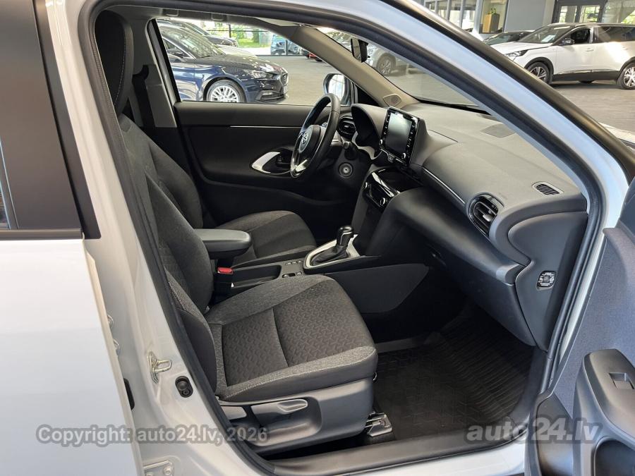 Белый Тойота Yaris Cross 2023 в Таллин, объемом двигателя 1.50 л и пробегом 141 тыс. км за 17900 €, фото 7 на AUTOMOTO.COM.LV
