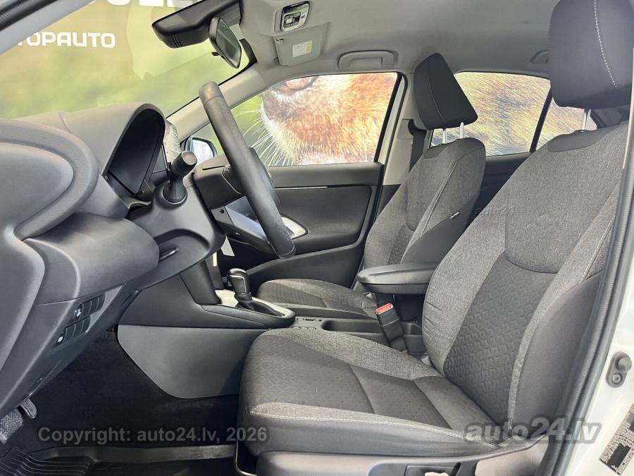 Белый Тойота Yaris Cross 2023 в Таллин, объемом двигателя 1.50 л и пробегом 141 тыс. км за 17900 €, фото 10 на AUTOMOTO.COM.LV