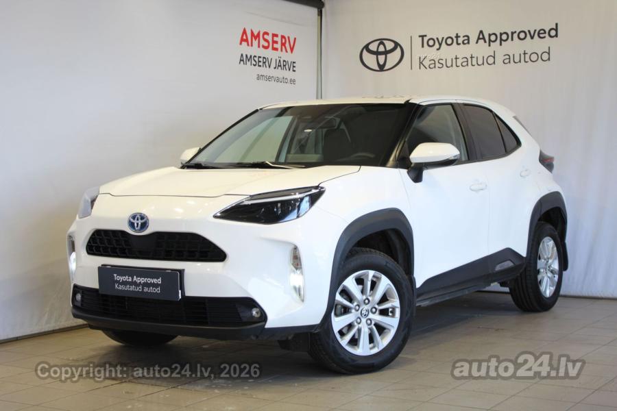 White Toyota Yaris Cross 2023 in Tallinn, with an engine capacity of 1.50 L and mileage of 115 thousand km for 17990 €, photo 1 on AUTOMOTO.COM.LV