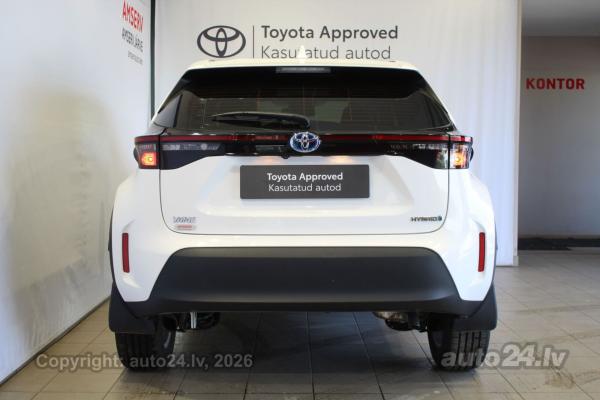 Balts Toyota Yaris Cross 2023 Tallina, ar dzinēja tilpumu 1.50 L un nobraukumu 115 tūkst. km par 17990 €, foto 4 vietnē AUTOMOTO.COM.LV