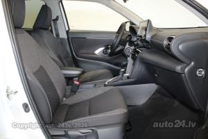 White Toyota Yaris Cross 2023 in Tallinn, with an engine capacity of 1.50 L and mileage of 115 thousand km for 17990 €, photo 7 on AUTOMOTO.COM.LV