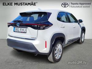 Balts Toyota Yaris Cross 2023 Tallina, ar dzinēja tilpumu 1.49 L un nobraukumu 65 tūkst. km par 19995 €, foto 3 vietnē AUTOMOTO.COM.LV
