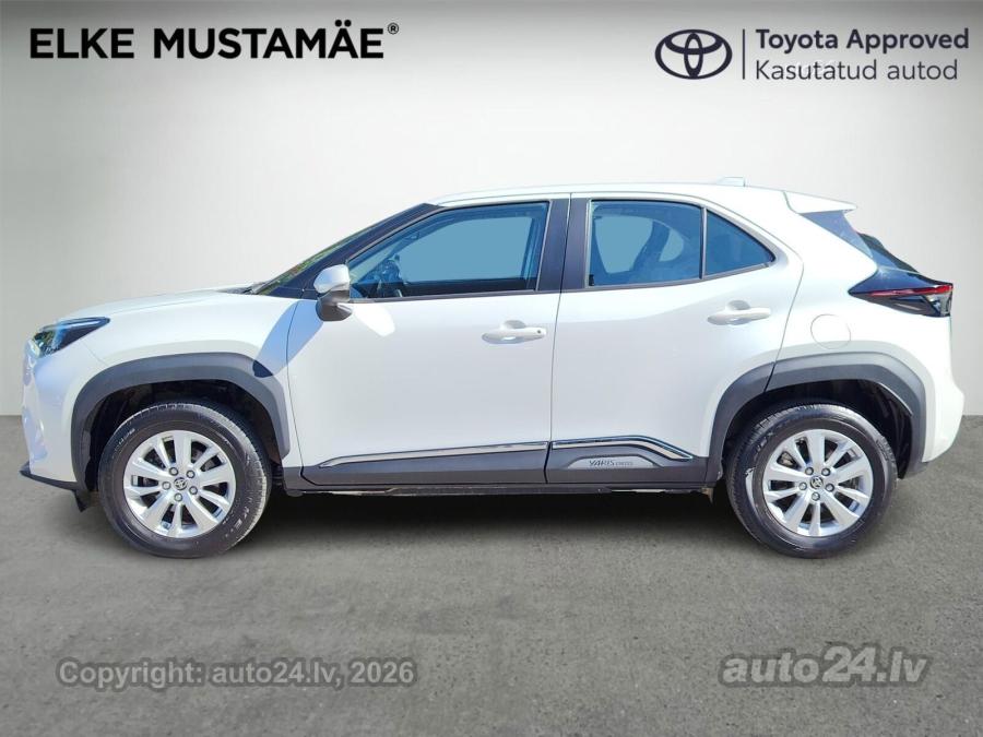 Balts Toyota Yaris Cross 2023 Tallina, ar dzinēja tilpumu 1.49 L un nobraukumu 65 tūkst. km par 19995 €, foto 4 vietnē AUTOMOTO.COM.LV